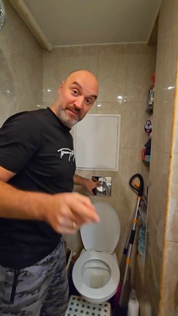 Папа выбросил телефон в туалет!