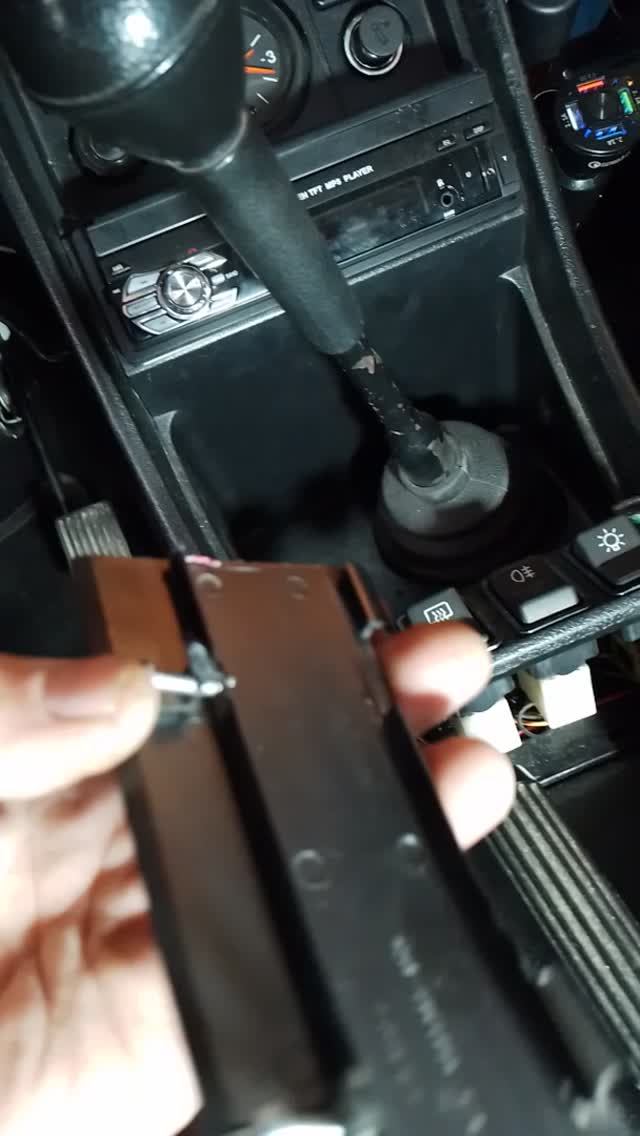 Отломались защёлки на пластмассовой крышке