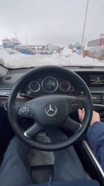 2011 Mercedes-Benz E200 запуск