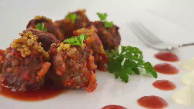 Всегда просят добавки! Мясные тефтели с рисом и подливкой на сковороде - действительно очень вкусно!