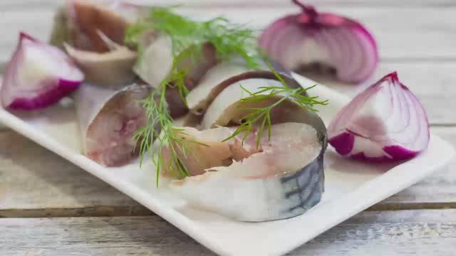 Скумбрия пряного посола в домашних условиях - вкусно и просто! Вариант закуски на Новый Год!