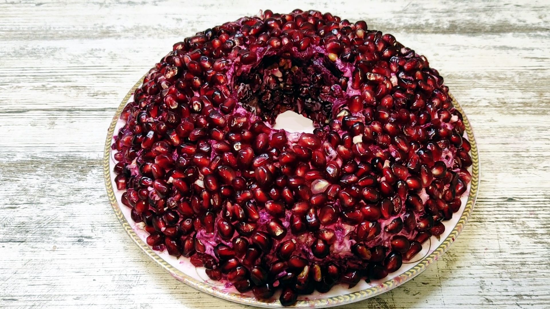 Обалденный салат гранатовый браслет на праздничный стол - рецепт