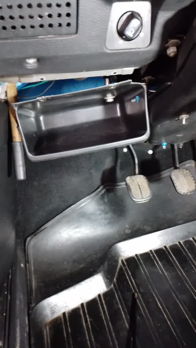 Дополнительный вещевой ящик водителя в торпеде ваз-2107