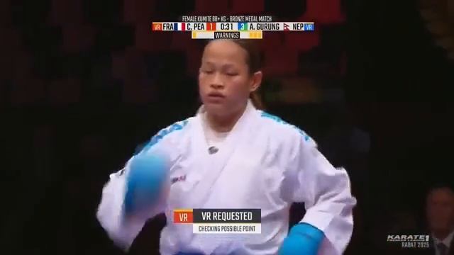 Кумите C.Pea (Франция) – A. Gurung (Nep)