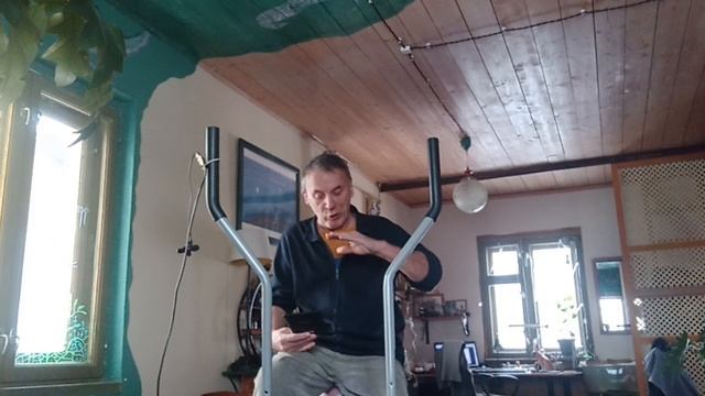 Зато у тебя катастрофическая попка. лап 43