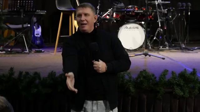 Вера же есть... - проповедует Максим Ларцин