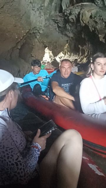 Как мы пролезали в пещеру на каное, чтобы попасть в Скрытый рай. Таиланд