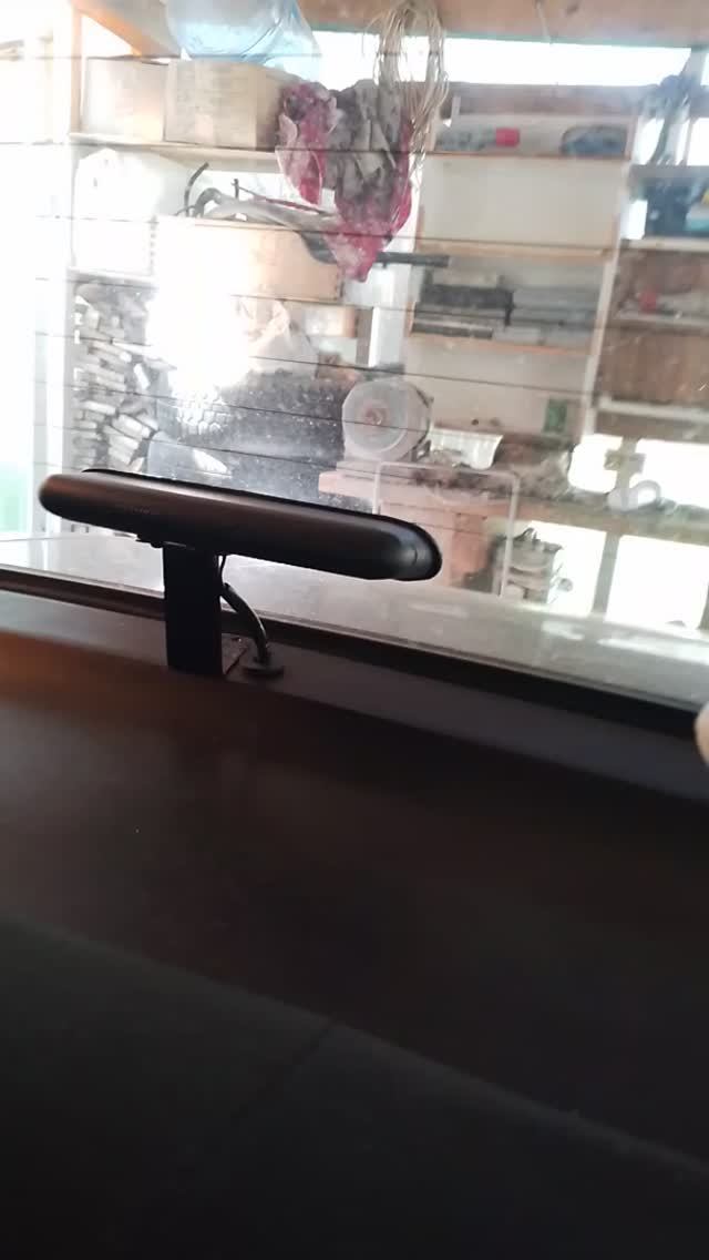 Отклеивается стоп-сигнал на заднем стекле