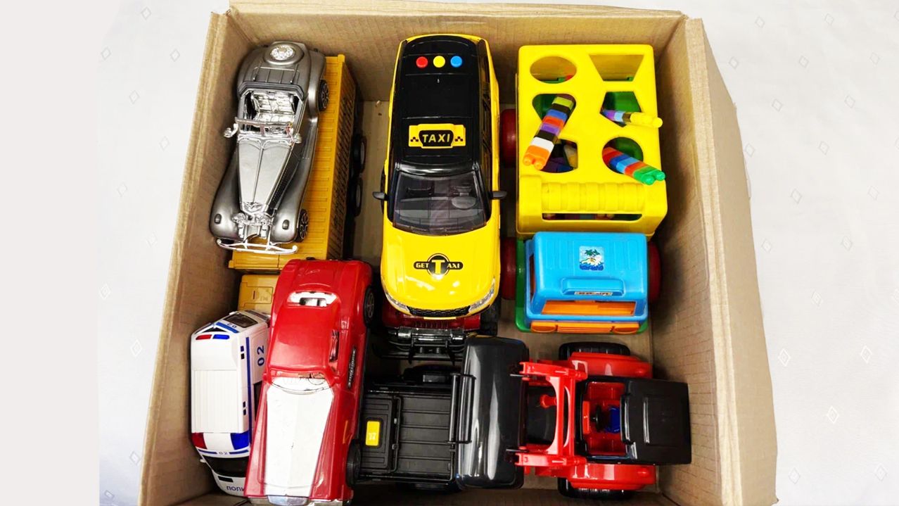 Мультики для детей и малышей. Яркие Машинки едут по трассе Мультики про машинки в коробке залипалки