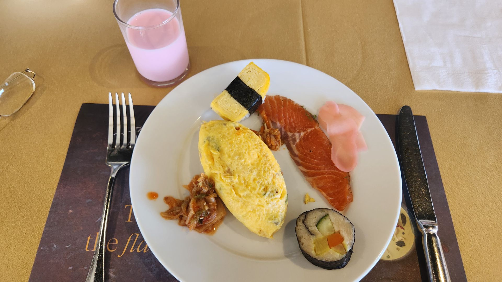 Легкий завтрак 🍣 🍳 🥓 🍓 🥛 в отеле Dusit Thani Паттайя🌴
