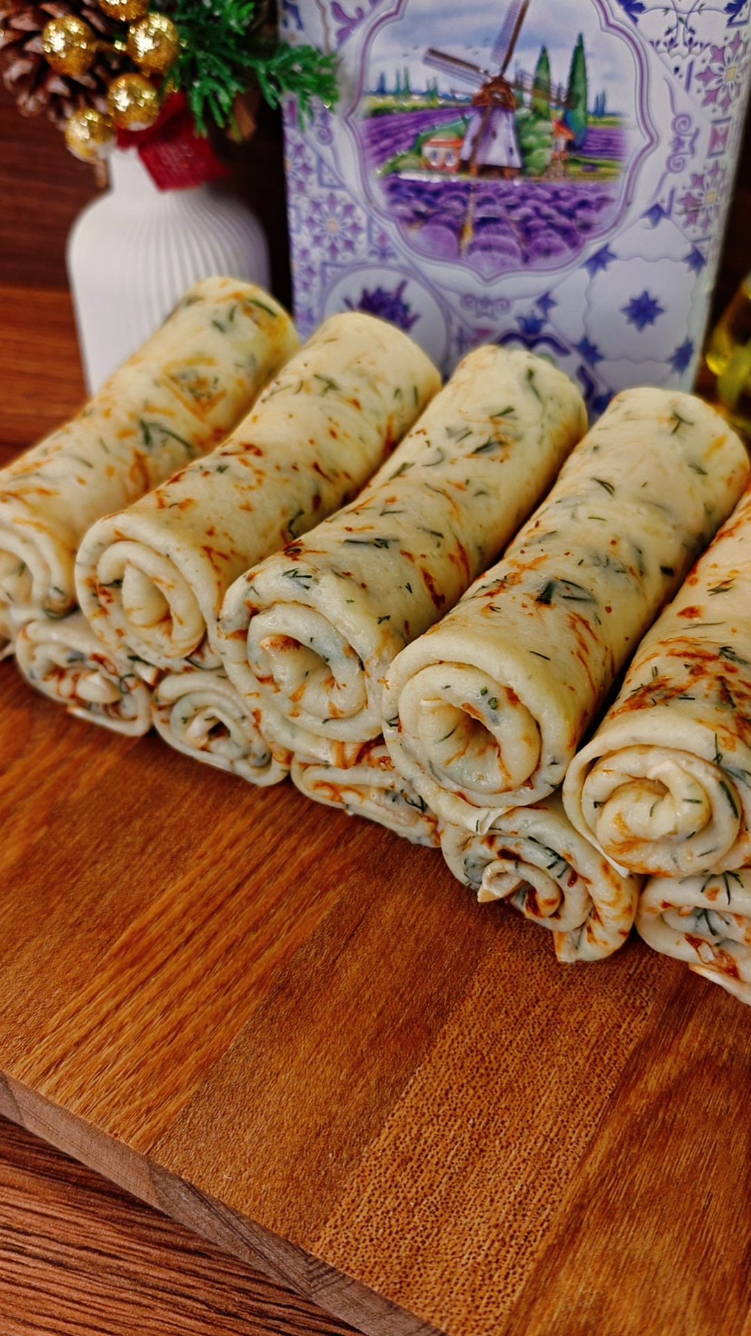 Несладкие блины с сыром и зеленью