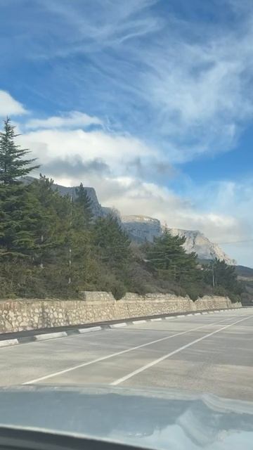 Вот так выглядит дорога в Ялту зимой