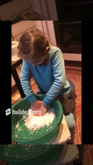 Опыты по химии. Таяние искусственного снега