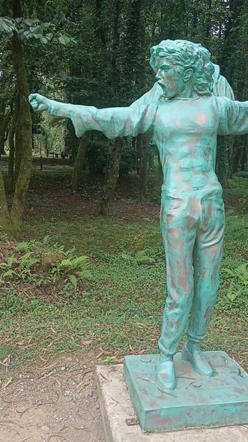 Скульптура Майкла Джексона в Шекветили (Грузия) 16.07.2025