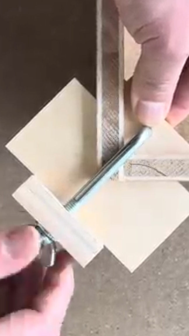 Угловой зажим.