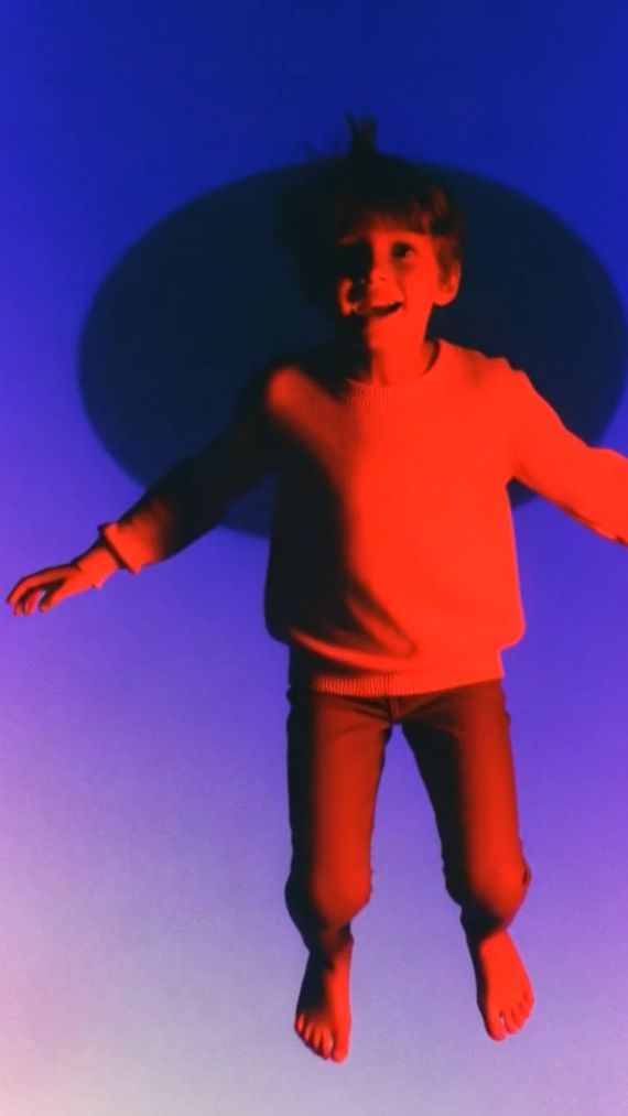 Мальчик увидел НЛО.