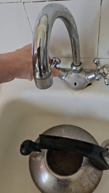 Живу в условиях, когда нет холодной воды в кране и в туалете