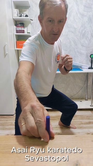 Скорость удара и захвата рукой.