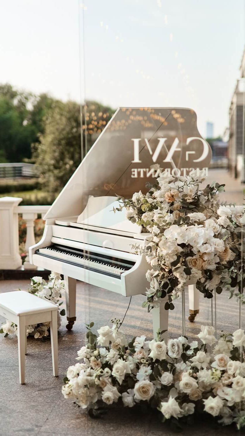 Доставка и монтаж Белого рояля