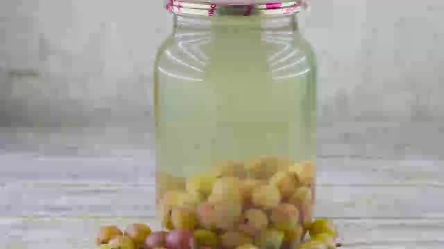 Самый быстрый рецепт компота из крыжовника на зиму - вкусный, сладкий, полезный!