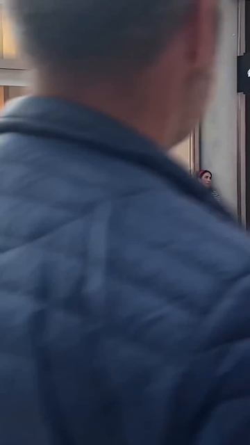 Встреча в торговом центре.