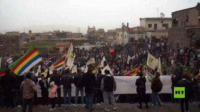 جنوب سوريا.. تظاهر الآلاف في مدينة شهبا مطالبين بحق تقرير المصير وفتح ممرات إنسانية