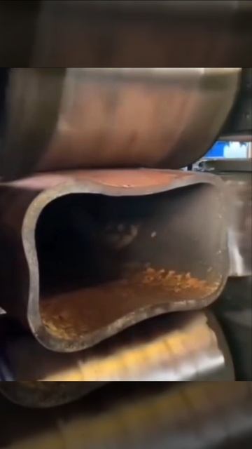 1682. Вальцы преобразуют трубу без разрезания и сварки