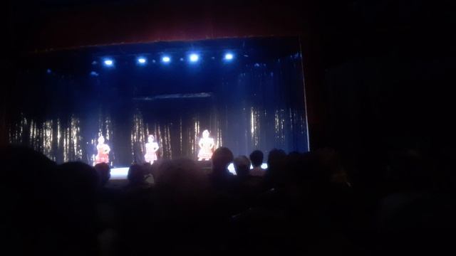 Три Василисы. Танец с платочками.