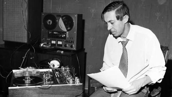 01-Интро + Скрипач