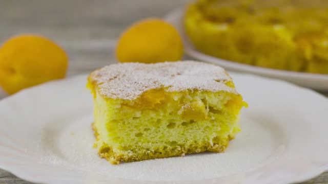 Вкусная шарлотка с абрикосами в духовке - самый простой рецепт приготовления пирога с абрикосами!