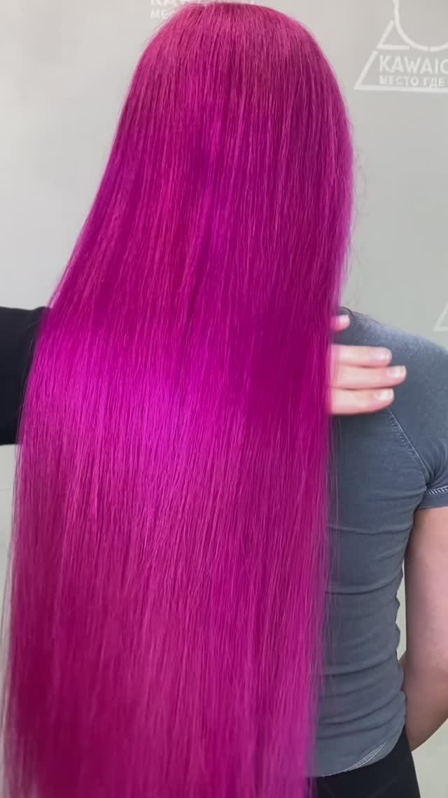 Длинные цветные волосы - это лучшее украшение для каждой смелой и яркой натуры! Мы в этом убеждены!