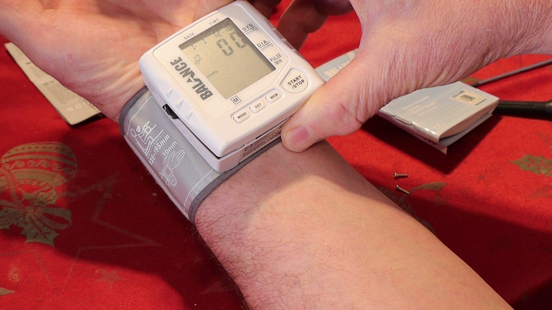 Ремонт тонометра КН8097. Не поступает воздух в манжету. Не выбрасывай, досмотри до конца.