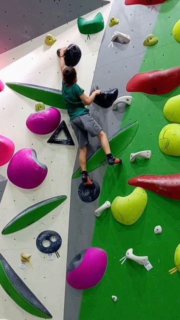 Разминка на трассе | Серега скалолаз на высоте #серегаскалолаз #серегаспортсмен #боулдеринг #спорт