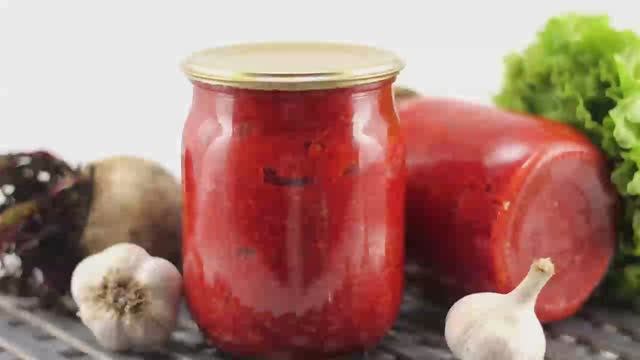 Аджика с яблоками на зиму -  вкусный рецепт острой закуски из помидоров, яблок, моркови и перца!