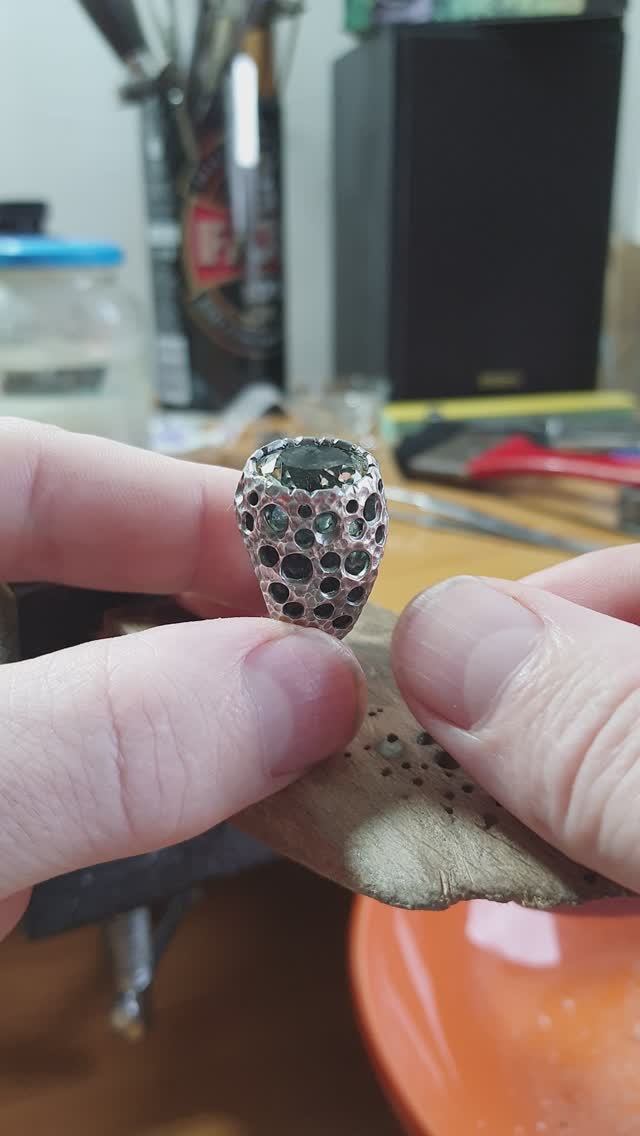 Перстень в серебре с гелиодором женский.