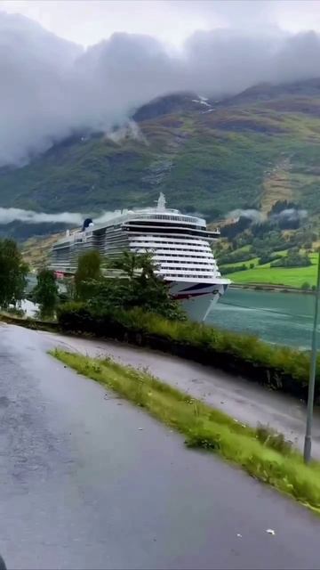 Круизный лайнер в Норвегии