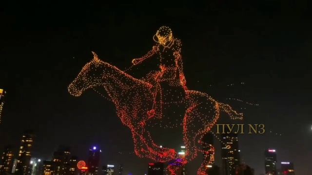 Китай готовится встречать Год Лошади. В Шэньчжэне в честь этого события прошло масштабное шоу дронов