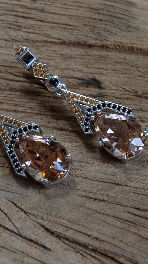 Эксклюзивные серьги с винными топазами.