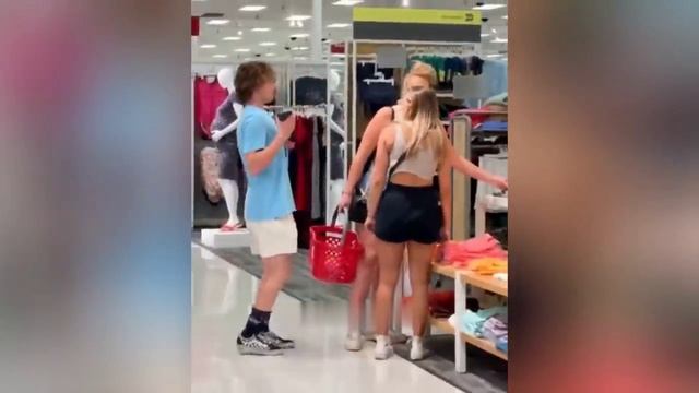 Попытайся не засмеяться 😆 Самые смешные мемы 😂  Часть 1