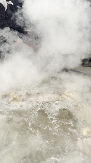 Настоящий бешбармак, делается из мяса. В казане может вариться 50 кг.