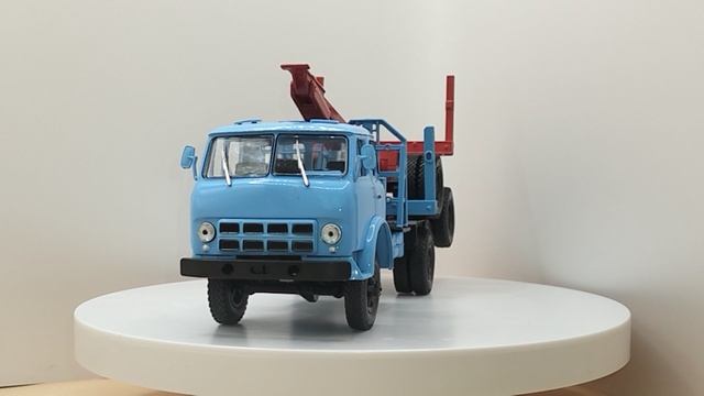 Легендарные грузовики СССР №116 МАЗ-509А "Хозяин леса" 1:43