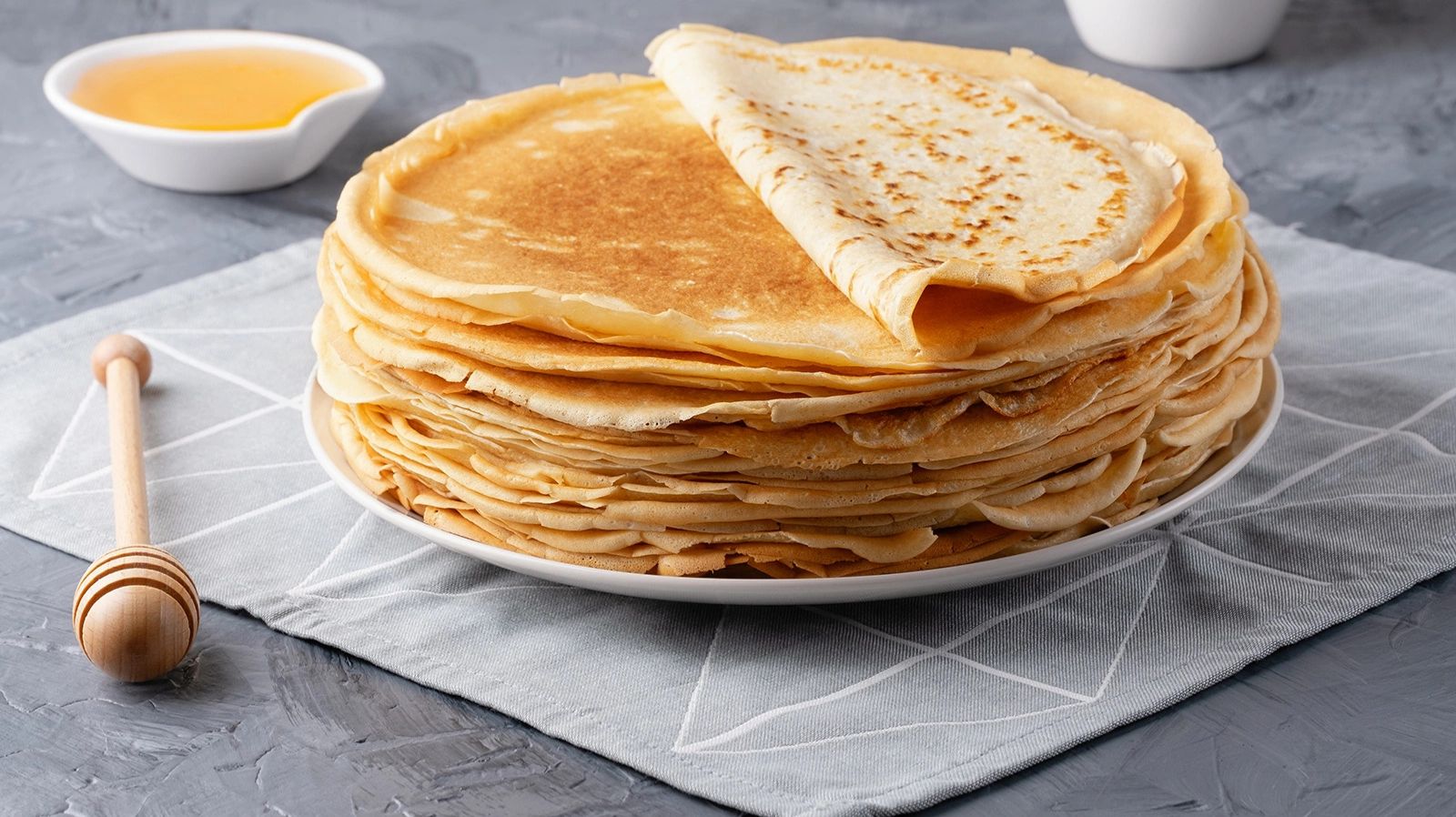 Масленица! Как сделать блины тонкими и ажурными?