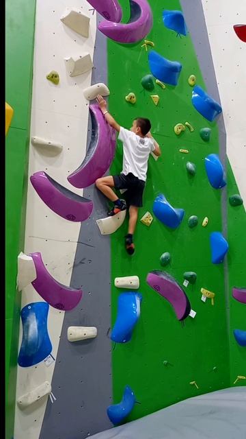 Белый парадокс | Серега скалолаз #серегаскалолаз #серегаспортсмен #боулдеринг #shorts