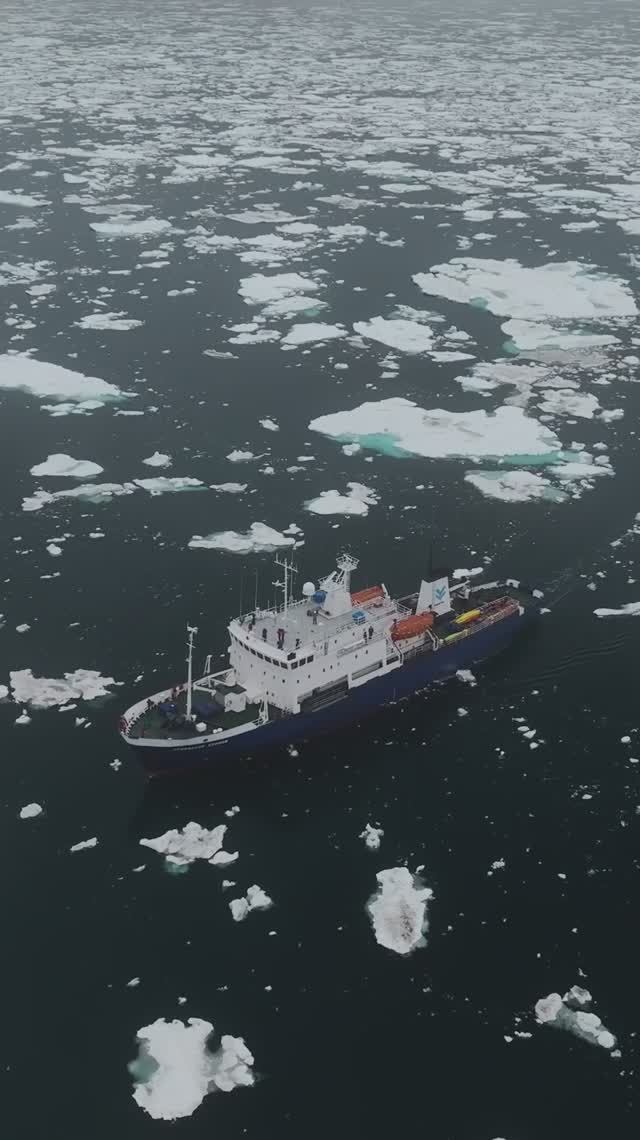 Корабли в море