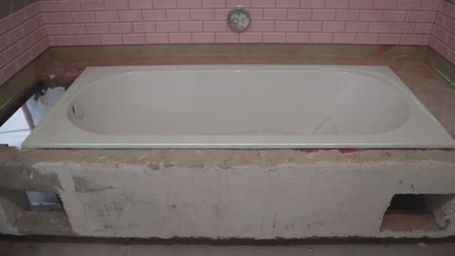 Установка и облицовка ванны крупной и мелкой плитки в процессе Часть 4. new #diy #топ #рекомендация