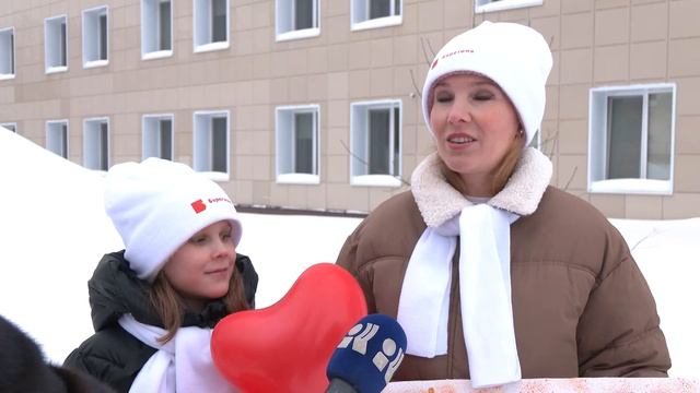 Флешмоб под окнами детского онкоцентра описал телеканал «Рифей-Пермь»