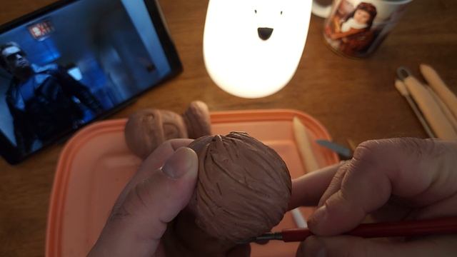 Делаю узнаваемые лица из фильмов и в дальнейшем отливаю пластмассой