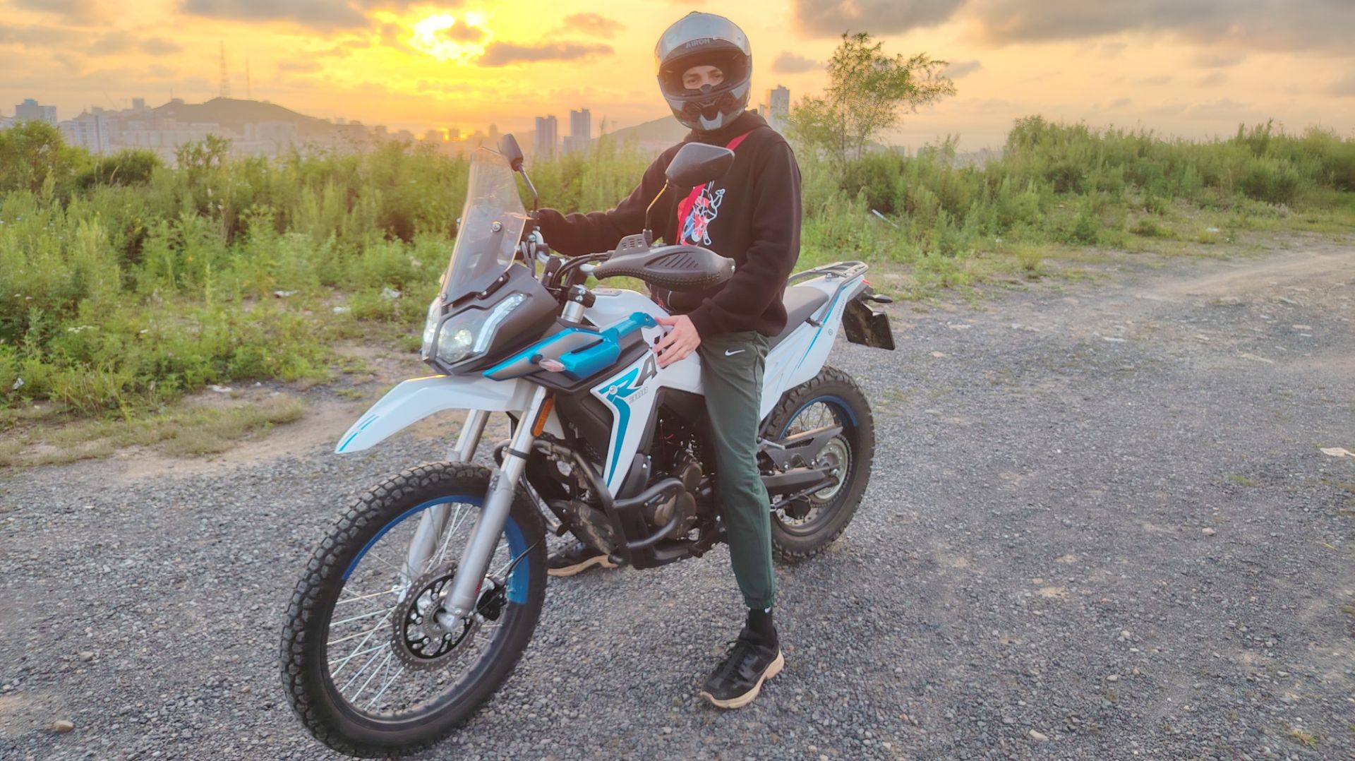 Учебная езда на мотоцикле VOGE 300 RALLY по бывшему авторынку Зеленый угол (архив 2025 г.)