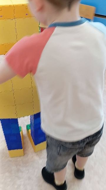 Выставка НТТ-2026. Файзулин Давид, 6 лет. Робот «Официант»