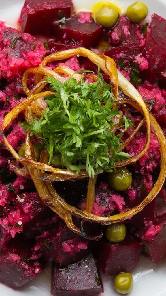 Простой, но очень вкусный салат со свеклой!